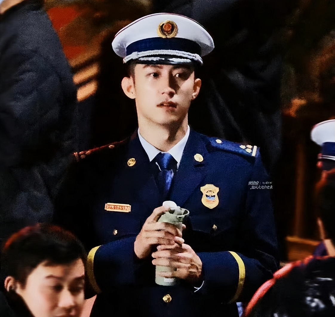 "He Came From the Firelight" will be finished!Zhang Jingyi Reuters is ...