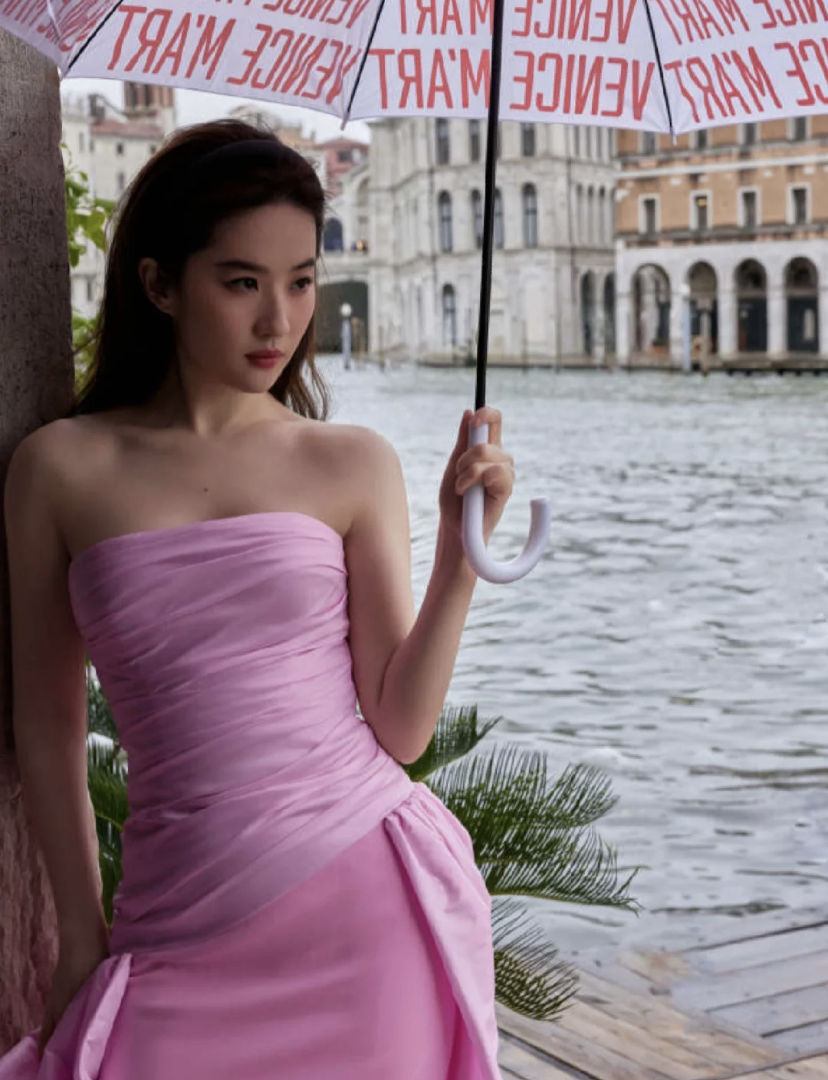 Liu Yifei's sexy photo shoot! perfect figure - iMedia