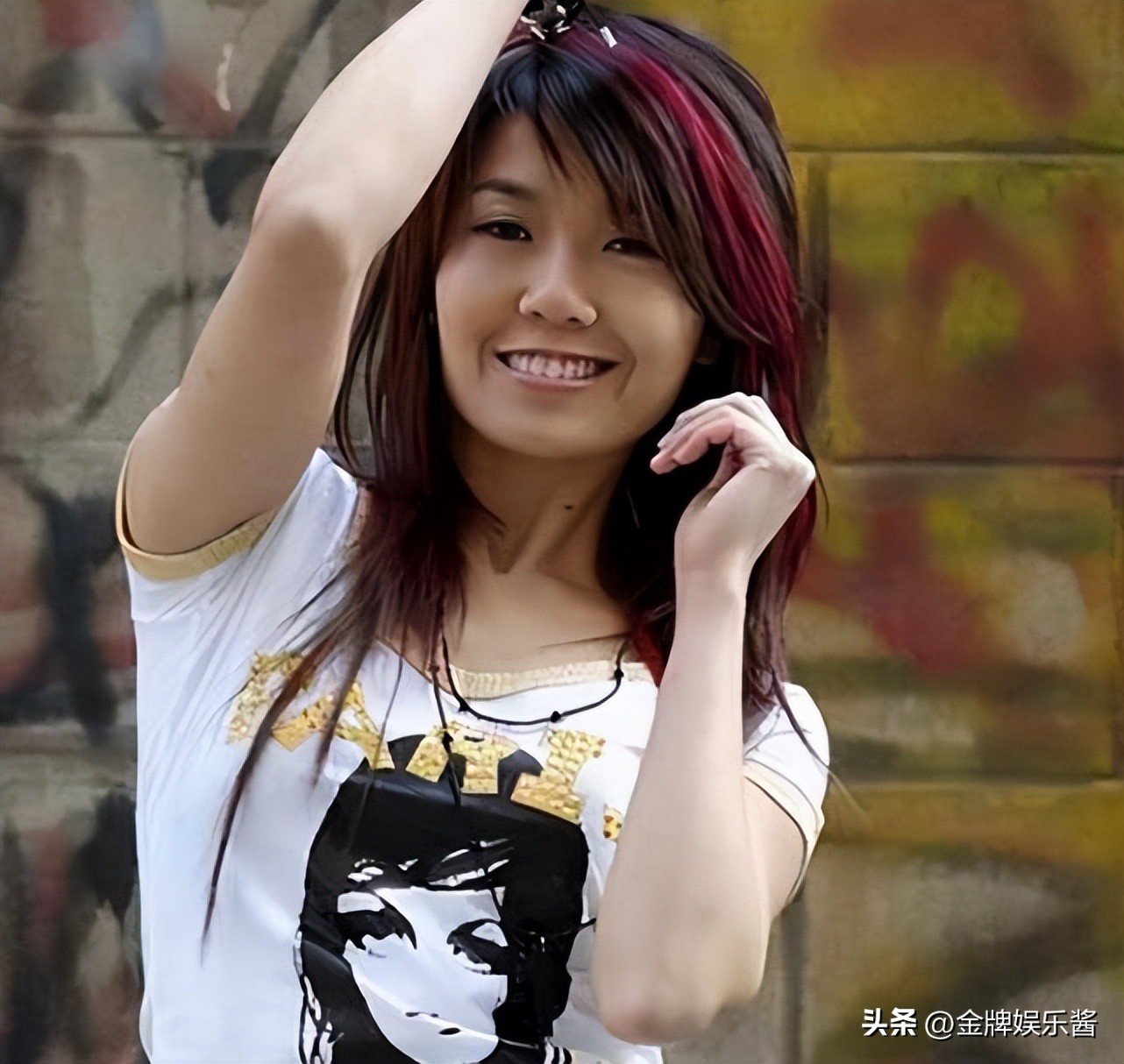 Famous singer Wang Rong rarely broadcasts live!The whole person is too ...