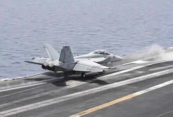 A "demon wind"! Blows U.S. fighter jets into the sea - iNEWS