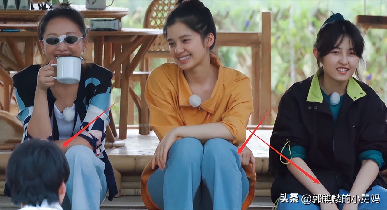 Zhang Jingyis Pastoral Style Ancient Costumes Are Simple And Natural