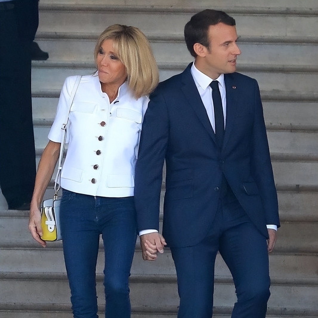 Good luck Brigitte!The 3 children are very filial, the ex-husband is ...