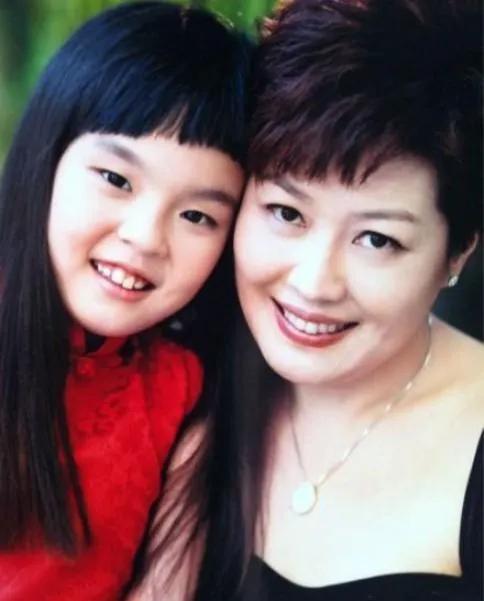 Li Yong's daughter made her debut as an actress, and the second ...