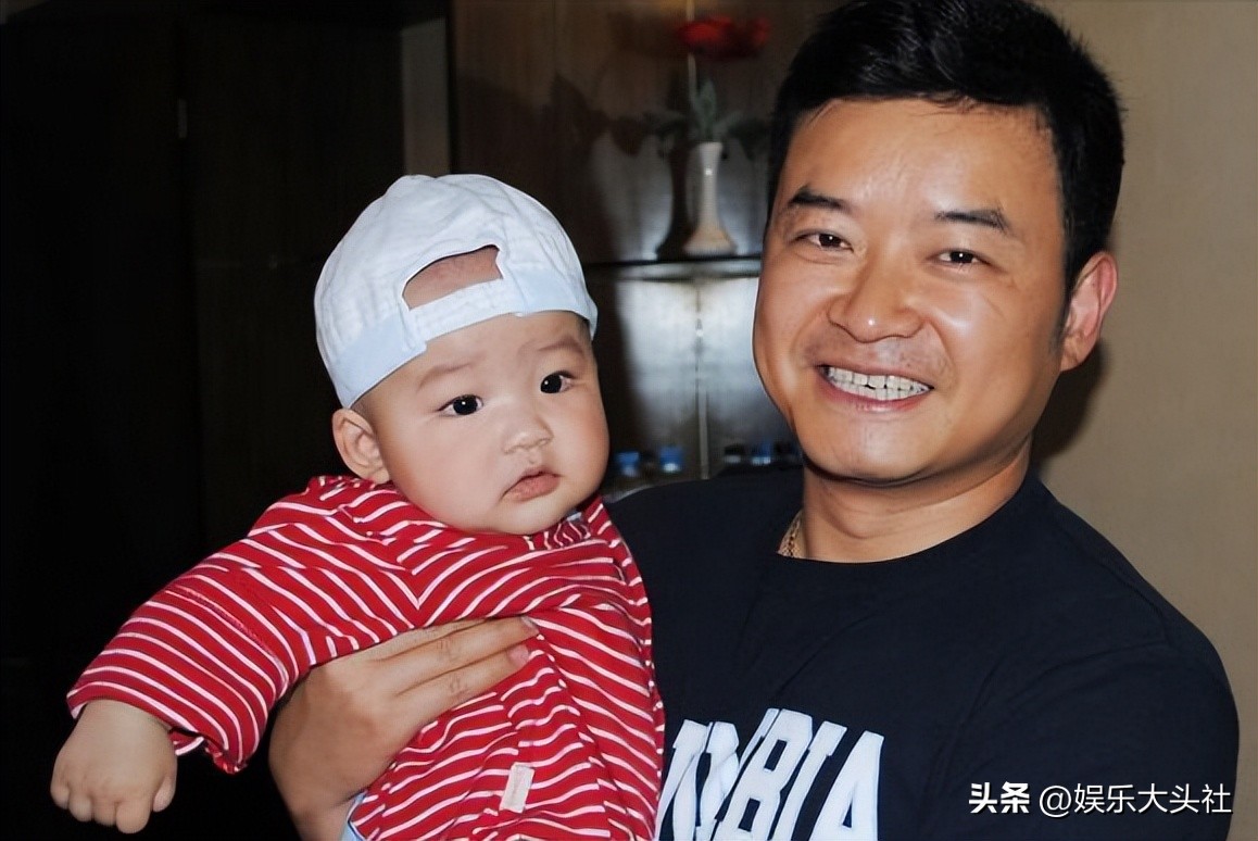 Li Jiaming, a well-known host of CCTV, went to the United States at the ...