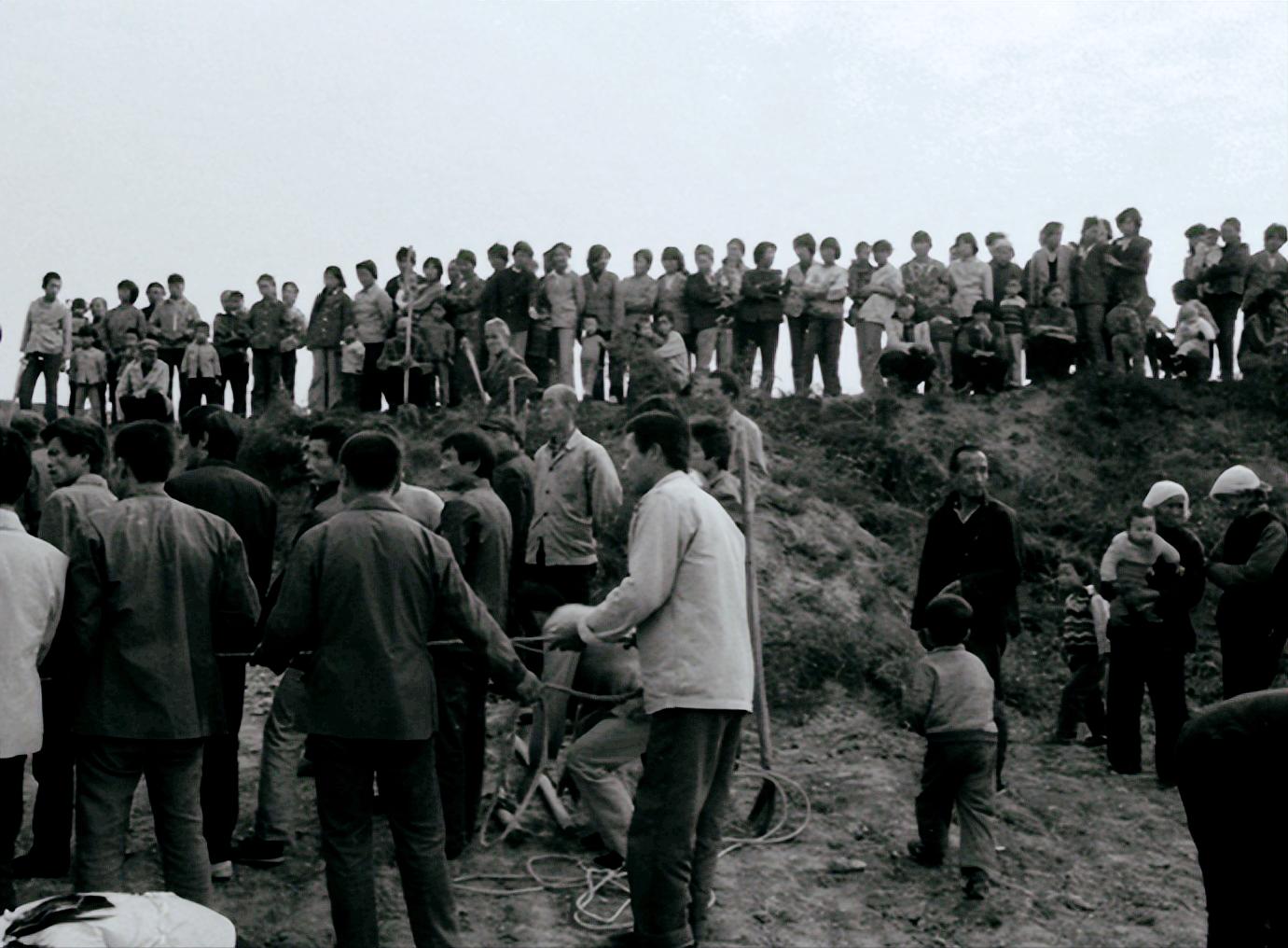 When Huang Kecheng came back in 1978, his cousin asked him to help him rehabilitate himself. How ...