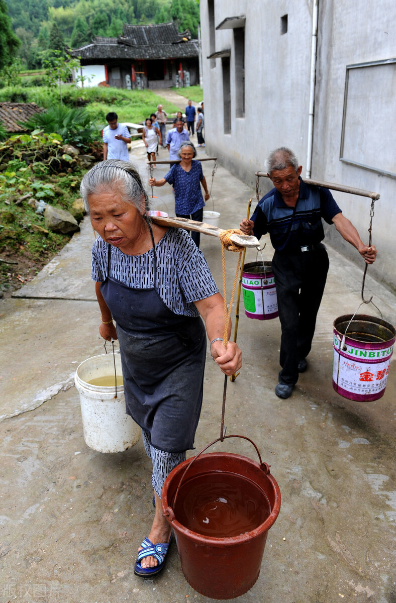 Hongsheng grandma two or three things - iNEWS