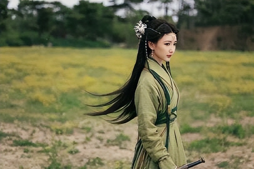 Mao Xiaotong's eyebrows are in a heroic style revealing beauty - iNEWS