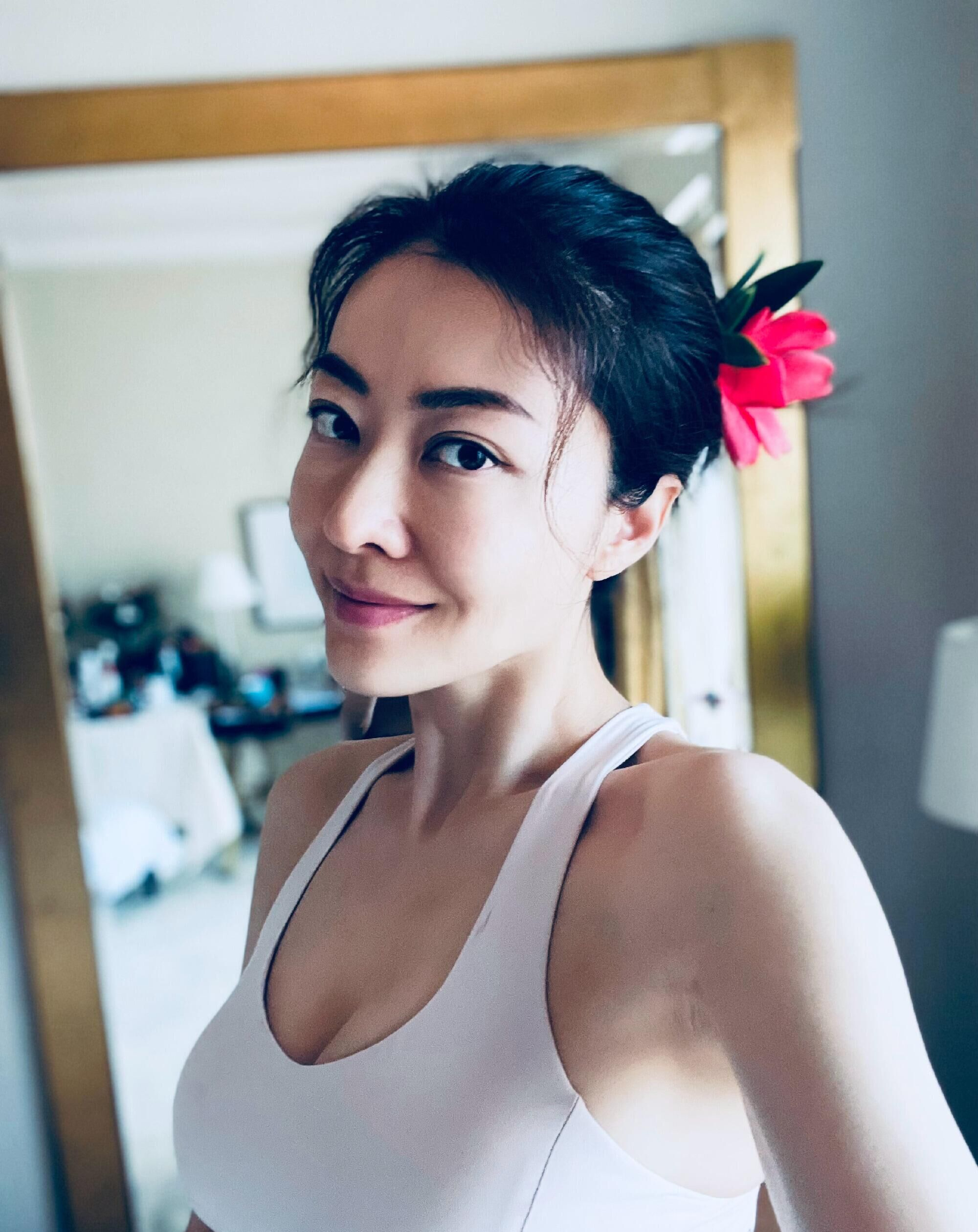 Xiong Dailin is too beautiful in home clothes, elegant and sexy, netizens: The legs are too long ...