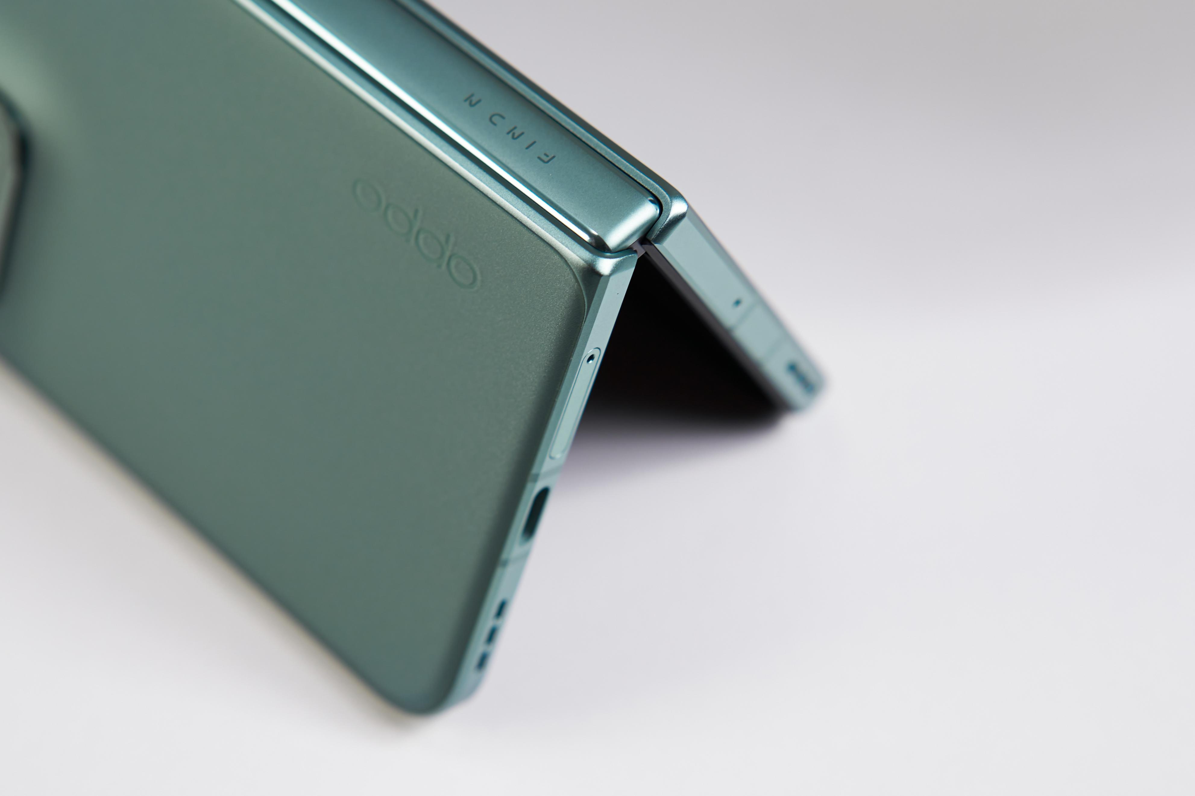 Will the Google folding screen be held with one hand? It looks exactly ...