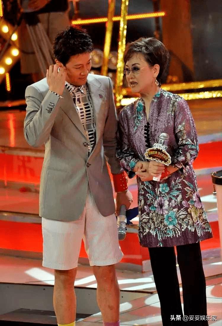 Li Guyi has changed his face without makeup at home. Without a wig, his ...