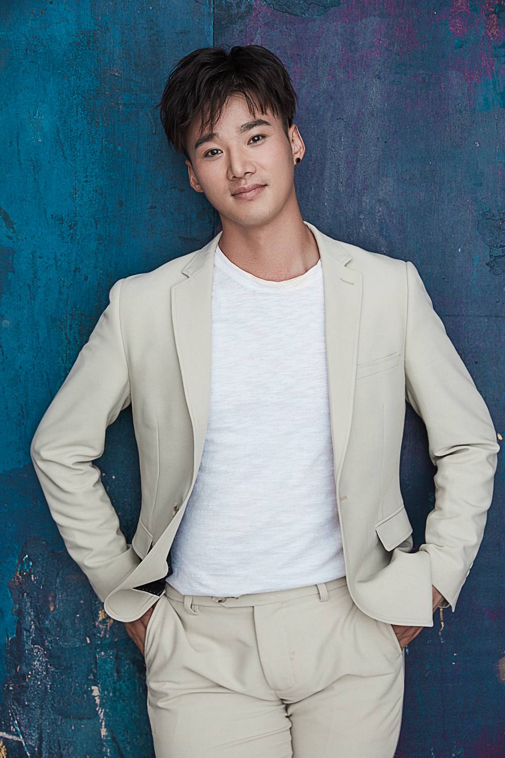 Xu Liwei's new drama "The Girl Who Sees Fate" is on the air, and he plays the villain prince ...