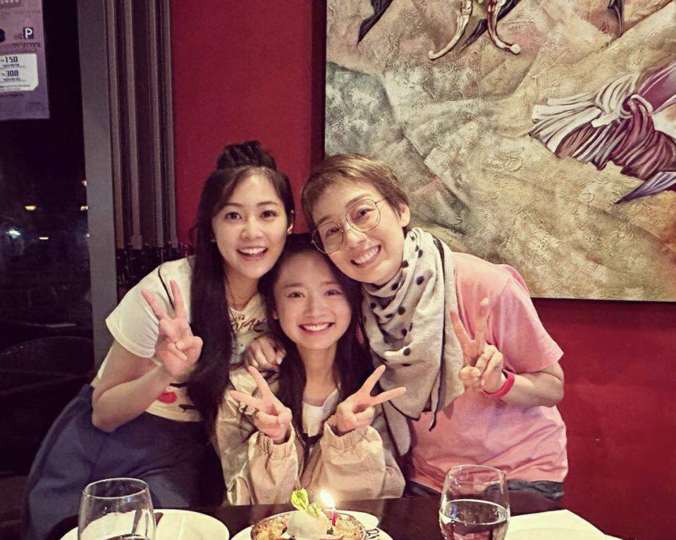 TVB's newly promoted Xiaohua posted birthday photos! Showed up in ...