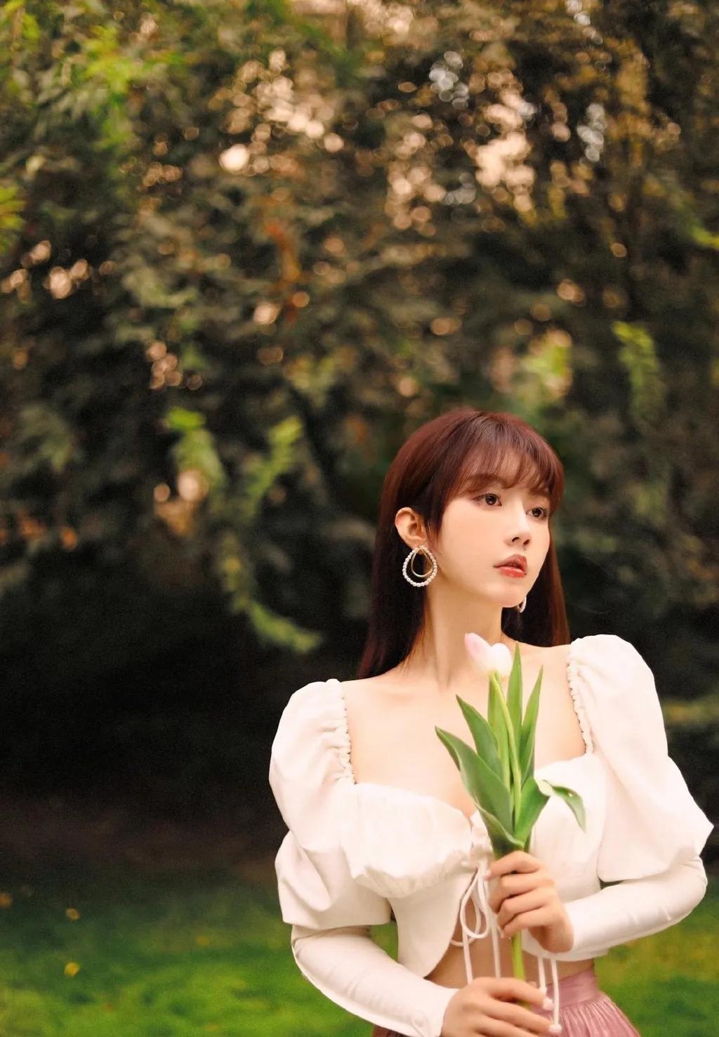 Actress Zhou Linjia's fashion and pure photo exposure - iNEWS