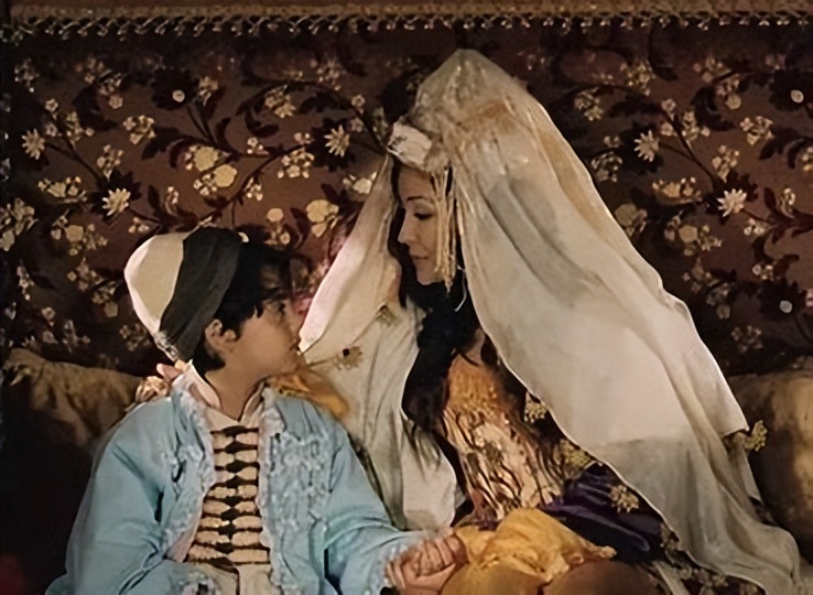 A brief analysis of the living conditions of women in the late Ottoman ...