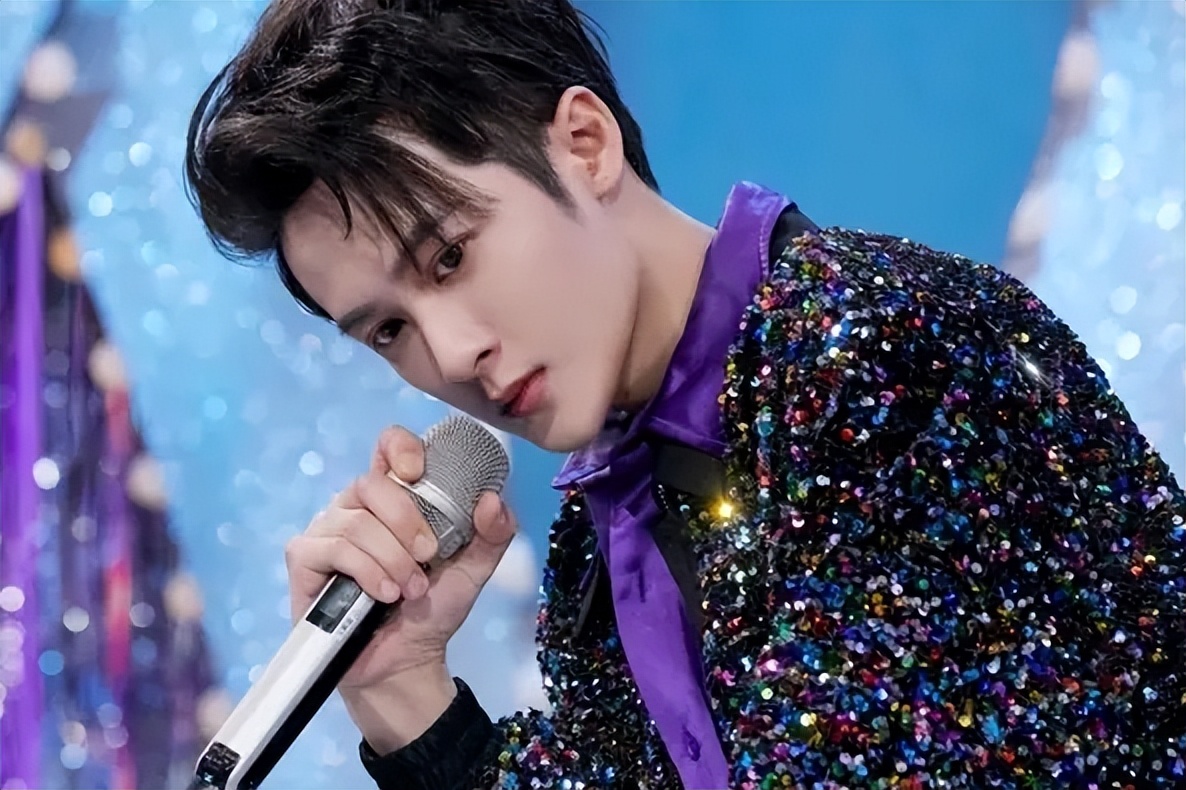 Tan Kenji, who is good at singing and dancing, and has first-class ...