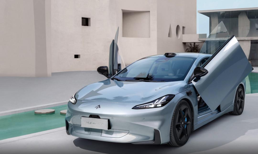 中國新能源汽車產銷突破2000萬輛 - 資訊咖