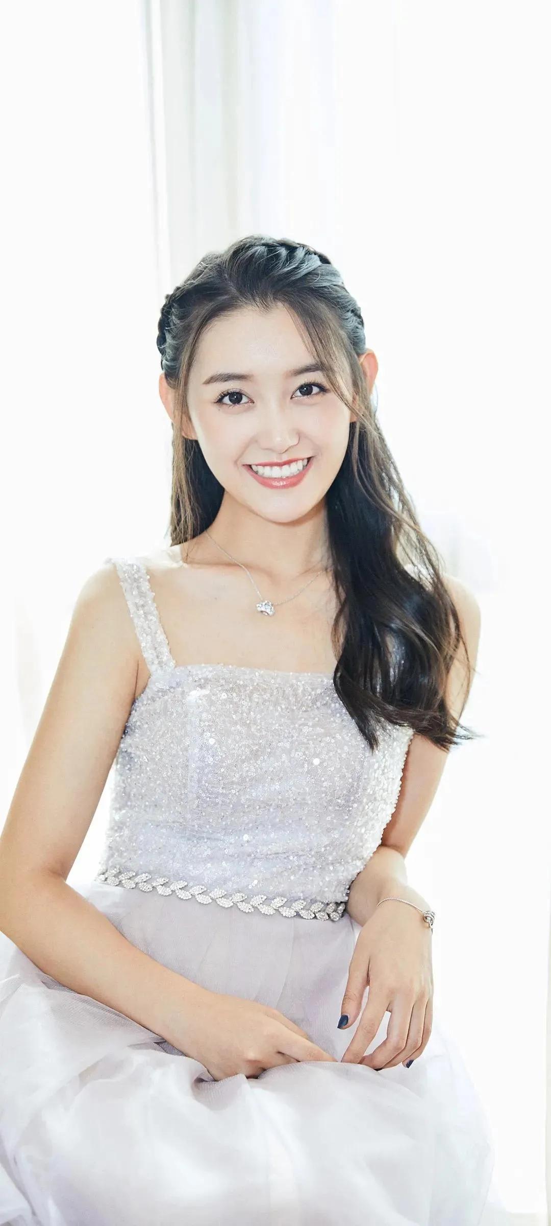 Jiang Yiyi is beautiful - iNEWS