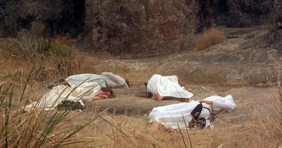 The exquisite classical composition of "Picnic on the Cliff" - iMedia