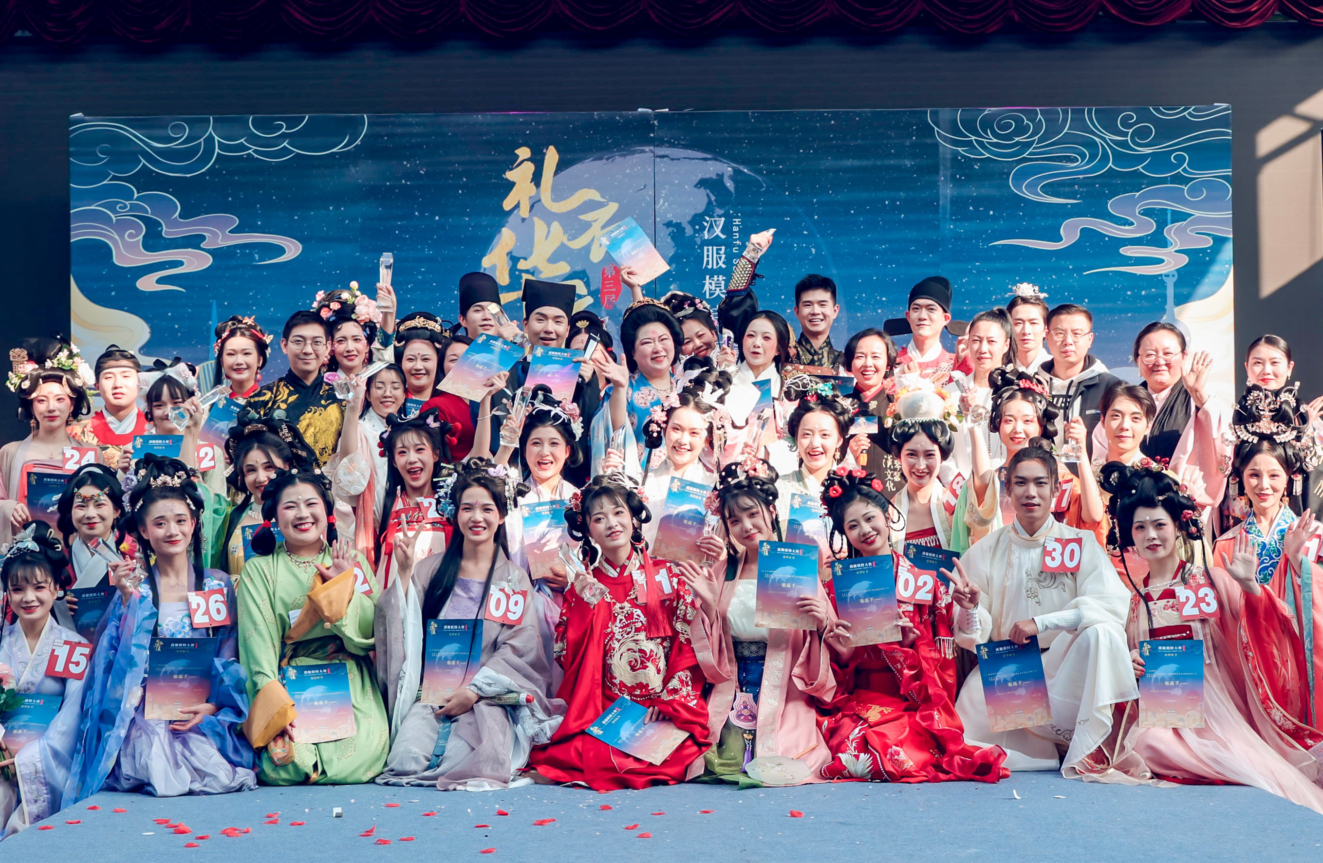 Chongqing Hanfu designer "Sister Tangyuan": Using Hanfu as a medium to ...