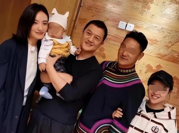 marriage change? Haiha Jinxi KTV held hands with her boyfriend and ...