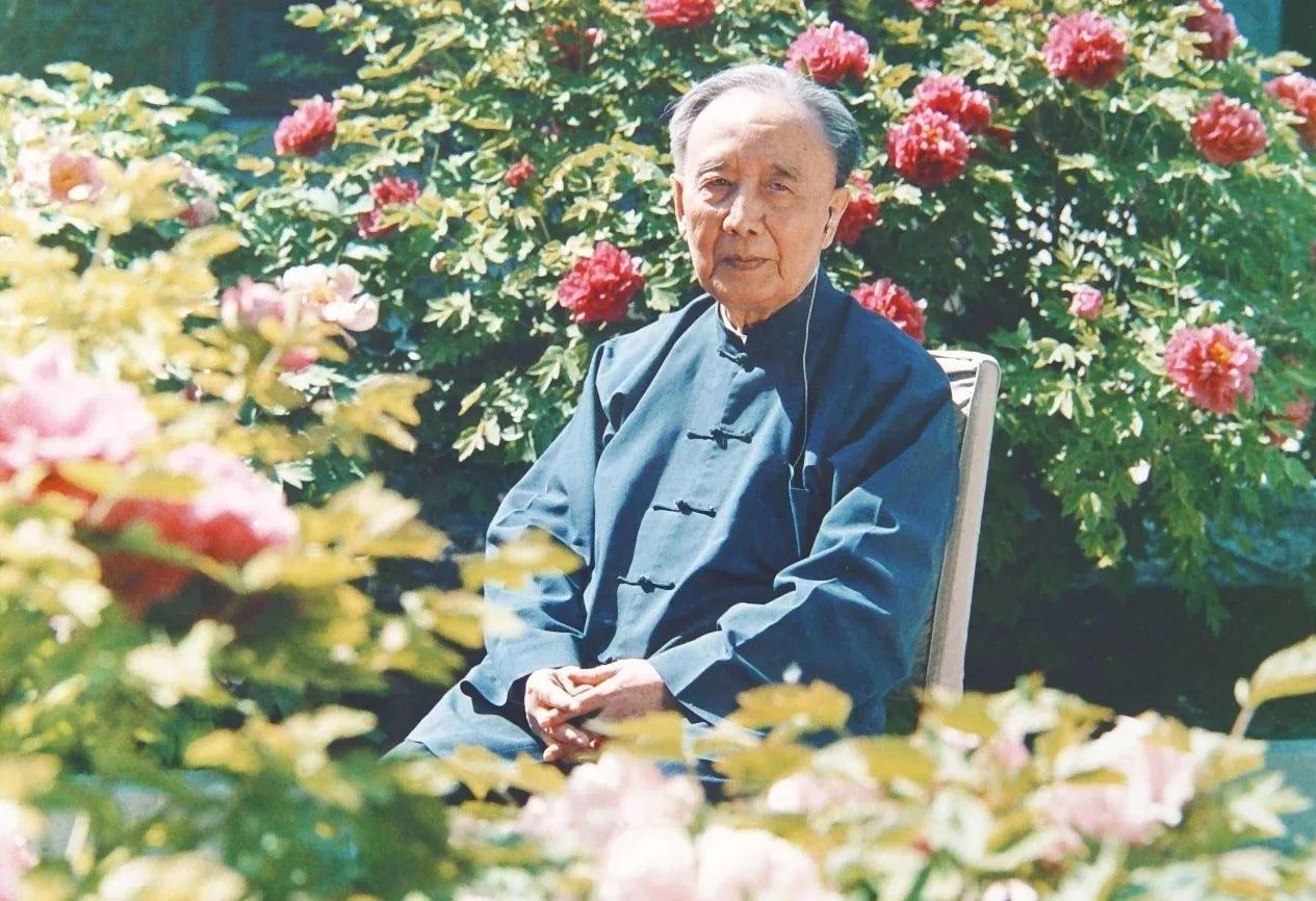 Ba Jin and others objected to the model drama and the "standard bearer ...