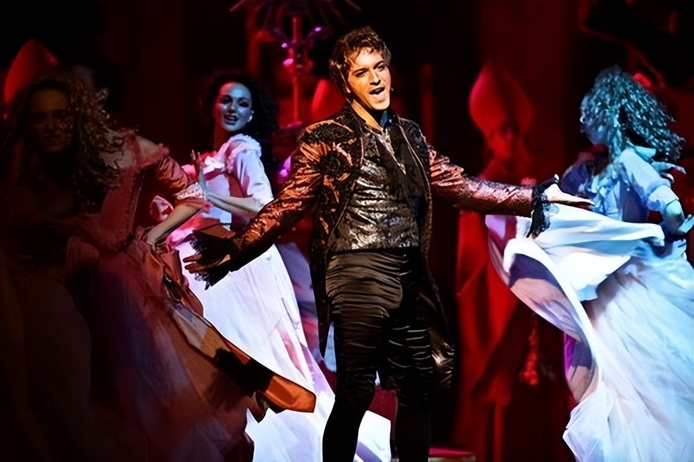 Emo and singing styles in the French musical "Rock Mozart" - iMedia