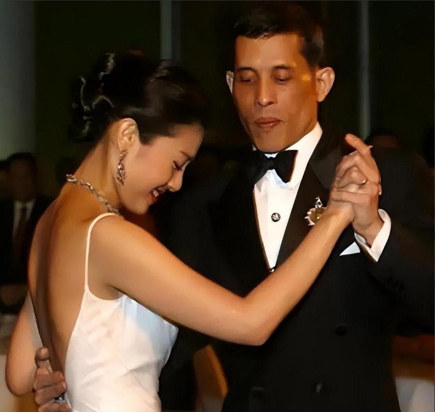 In 2014, the Thai princess lay naked on the ground to feed the dog, and was forced to become a ...