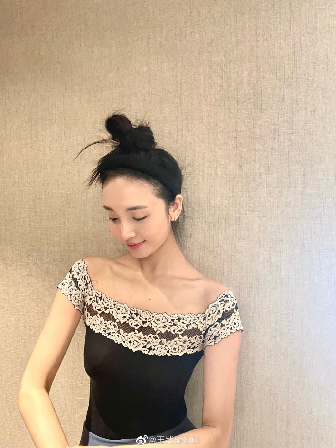 29-year-old actress Wang Zixuan and 63-year-old producer Chen Guofu ...