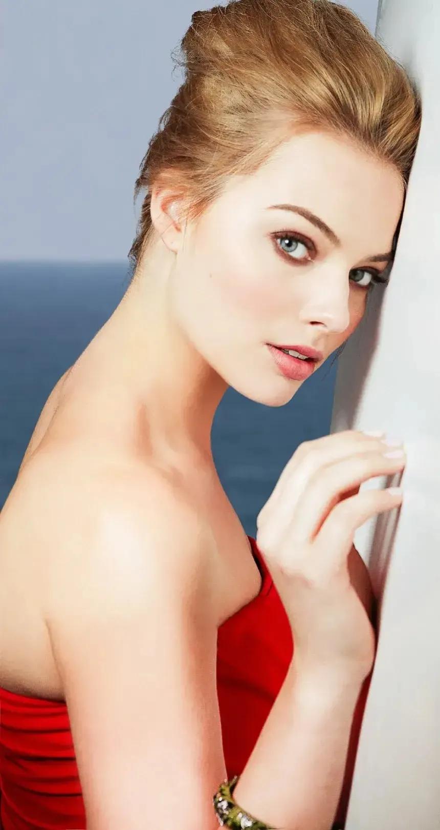 Hollywood Goddess "Harley Quinn" Margot Robbie Photo Album - iNEWS