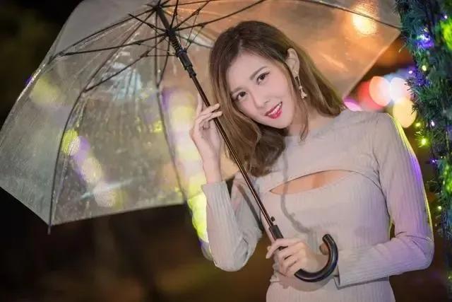 Chen Yuqing is a sweet and cold-looking royal sister Fan, she is fair and beautiful, a proper ...