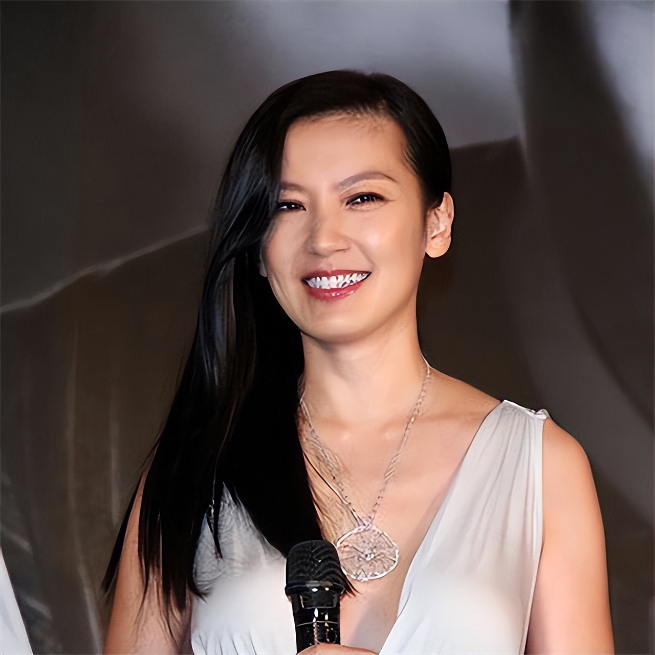 From "Jade Girl" to "Wanted Girl", she has a chaotic personal ...