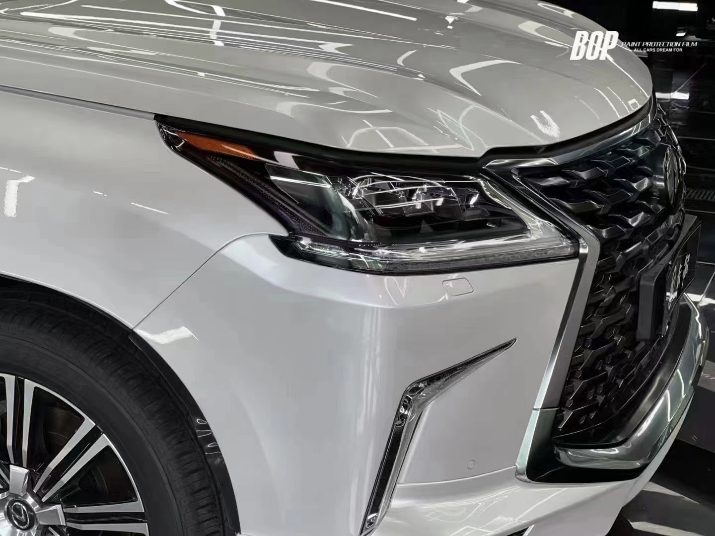 SUV with V8 engine, this is the Lexus LX570 - iNEWS