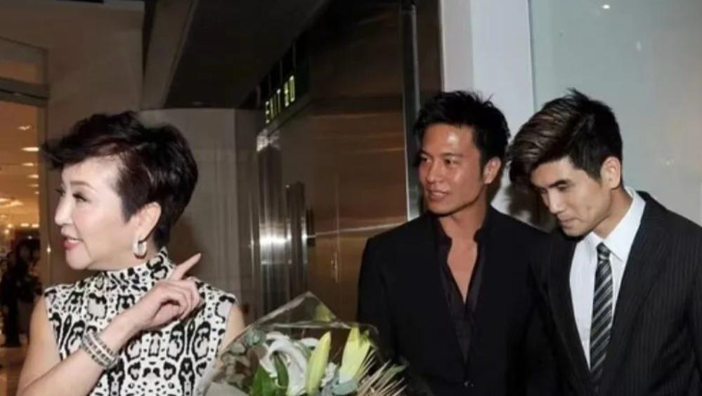 The 72-year-old Leopard Queen, Nicholas Tse's mother is in full swing ...