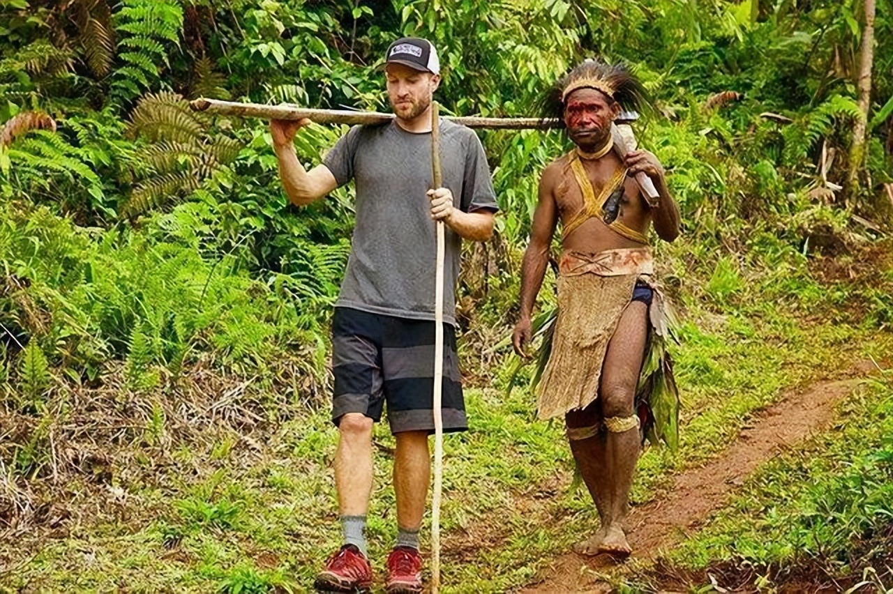 The strange primitive tribes in Africa use leaves as clothes, and the way of reproduction is ...