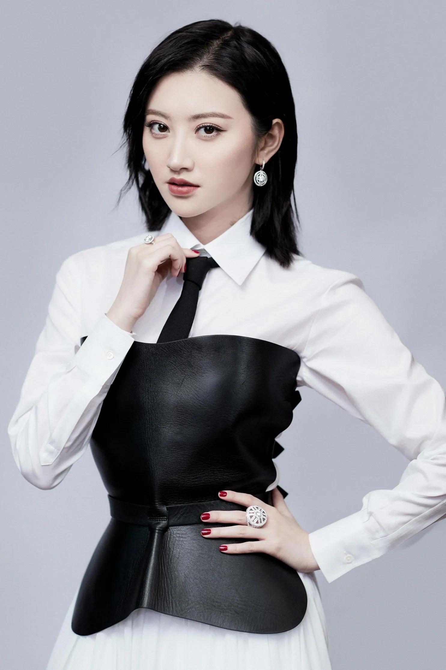 The most beautiful is Jing Tian Er - iNEWS