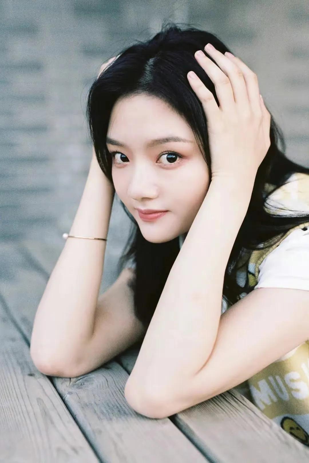 With his quirky personality and excellent acting skills, it is no wonder that Ren Min can gain a ...