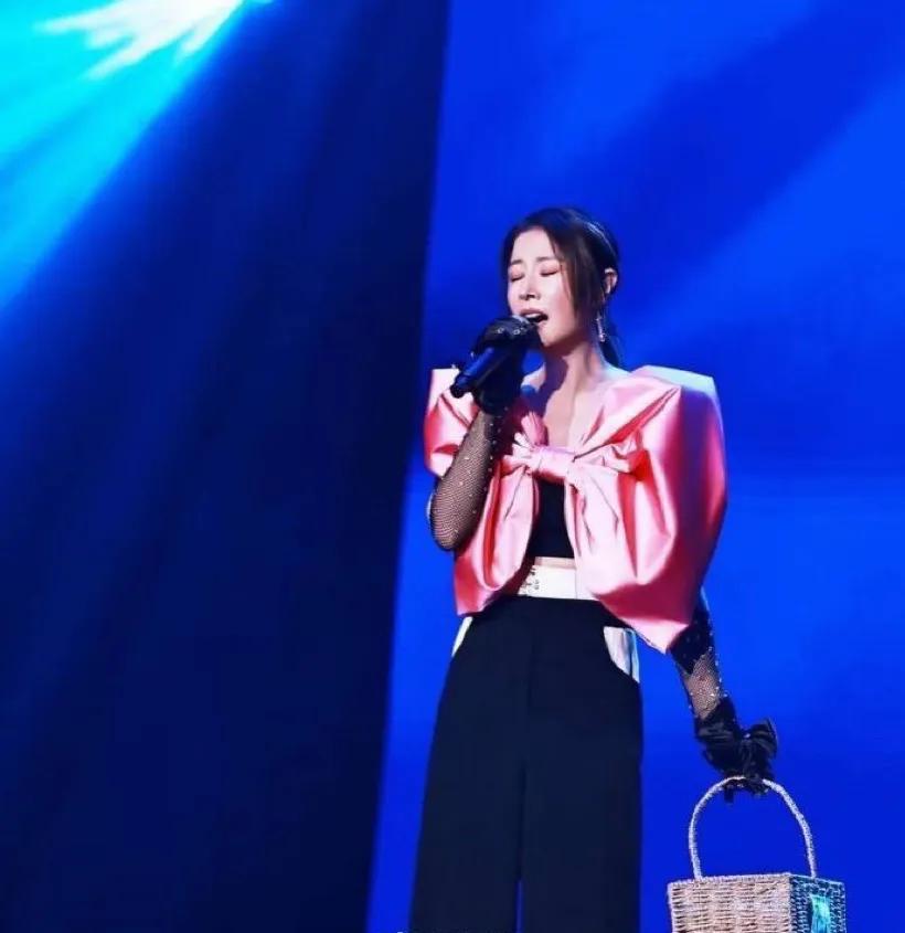 Fifth elder brother Ziwei reunites! Ruby Lin sings "Rain Butterfly" and ...