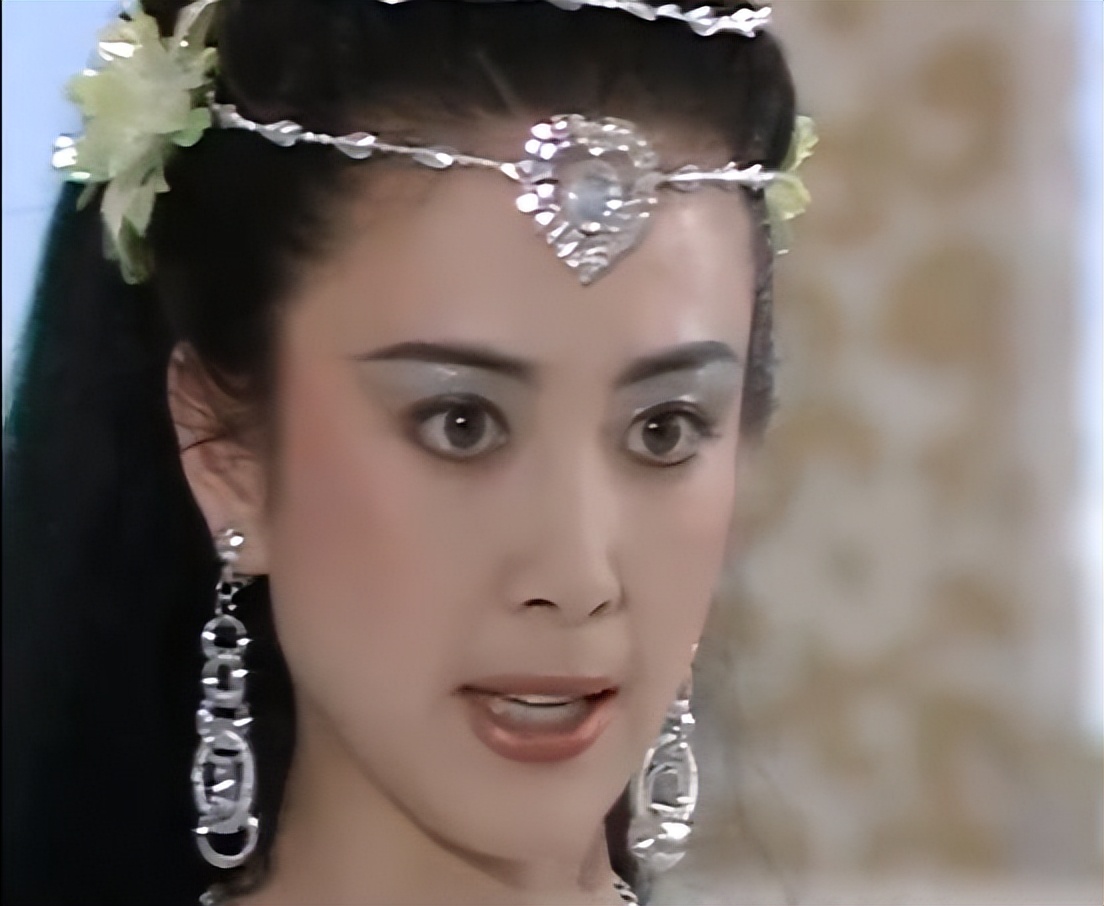 My favorite version of Gods of Honor is performed by Lan Tianye, Fu ...