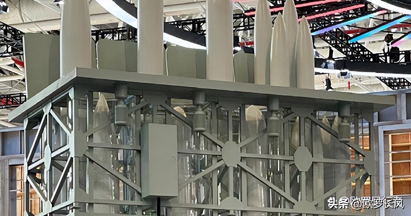 China's 055 large drive new technology has 1 pit and 4 bombs, carrying ...