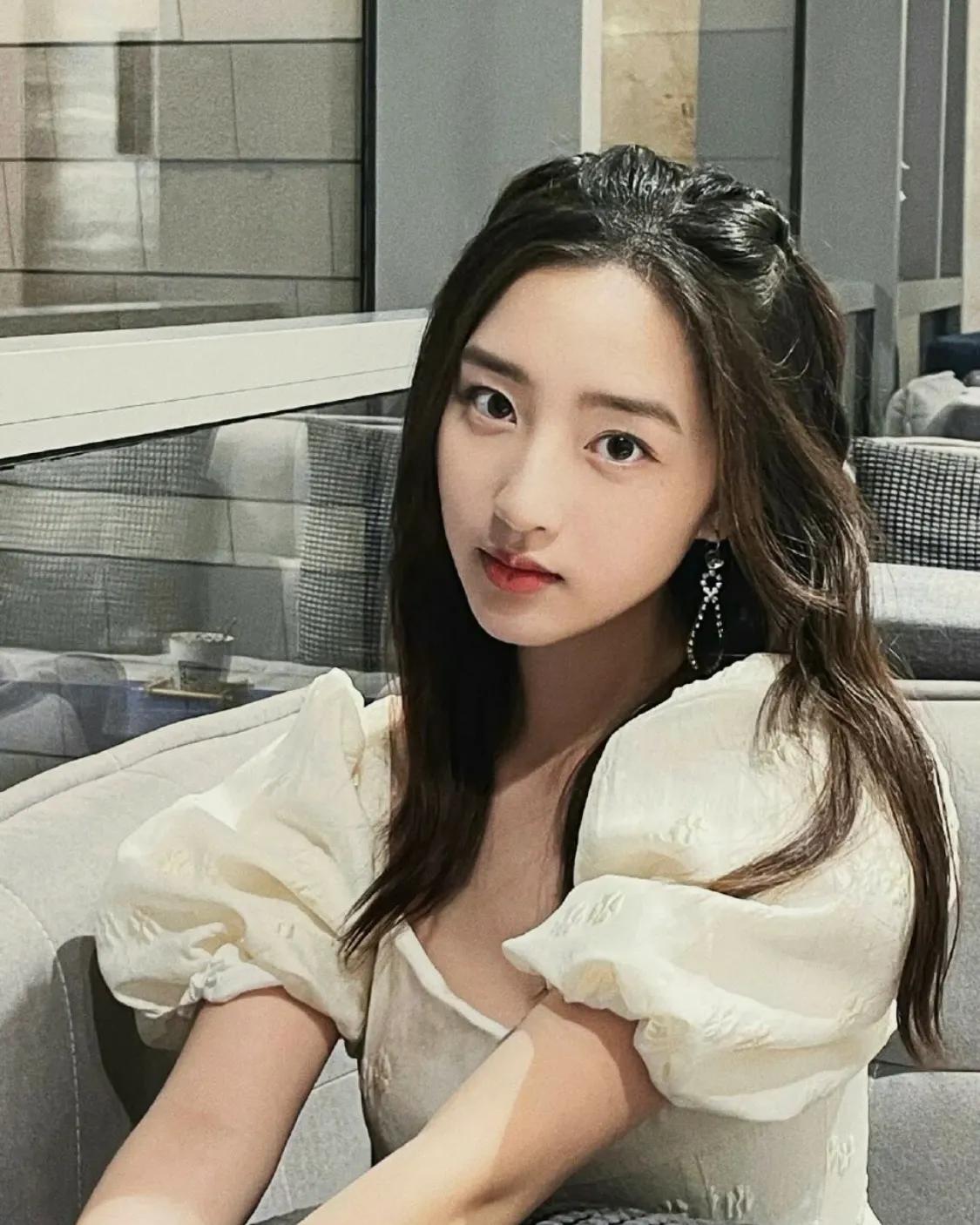 Fan Fan said: Li Xian, Tan Songyun, Guan Xiaotong, Liu Yifei, Guo Biting, Li Yitong, Deng Enxi ...