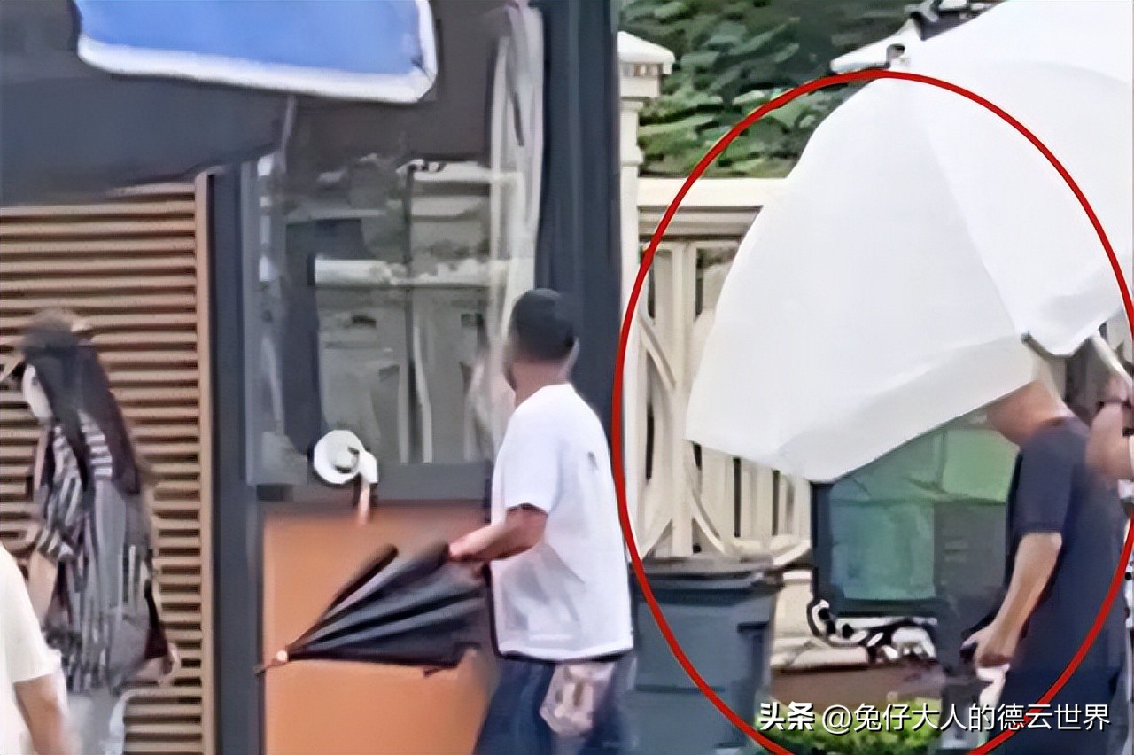 Guo Degang appeared in a low profile at the shooting scene of "Feng Mo ...
