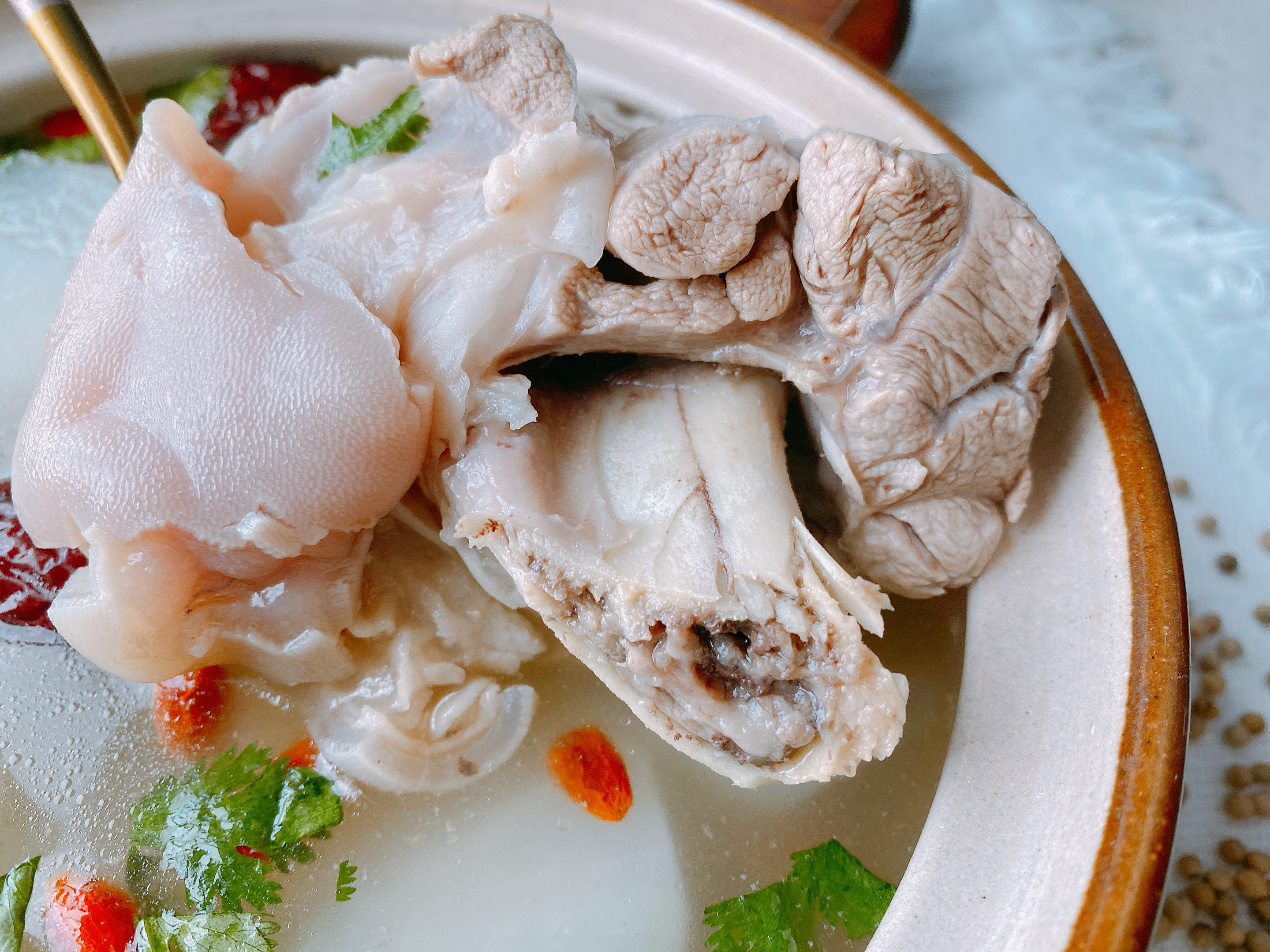 In cold weather, eat more mutton pot. It is good tonic in autumn and ...