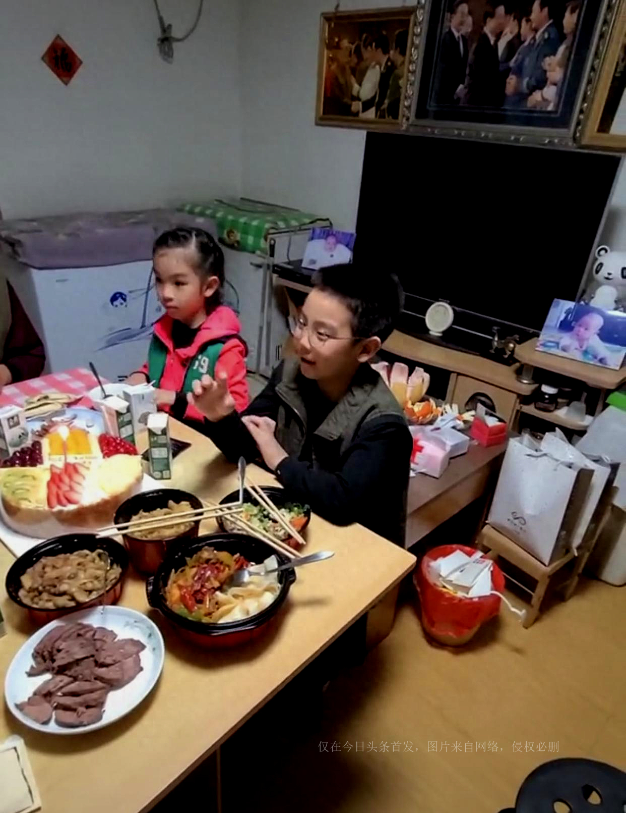 Singer Liu He just celebrated his 44th birthday. He took his children ...