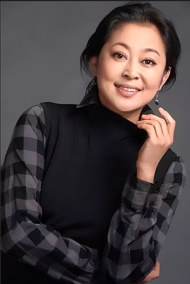 She used to be the most popular host in China, but she works as a nanny ...
