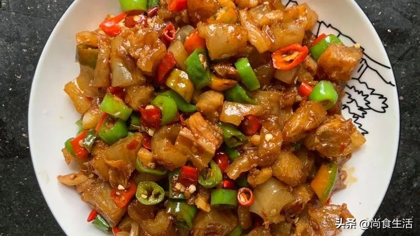 Teach you how to make fried beef tendon, delicious beef tendon, come ...