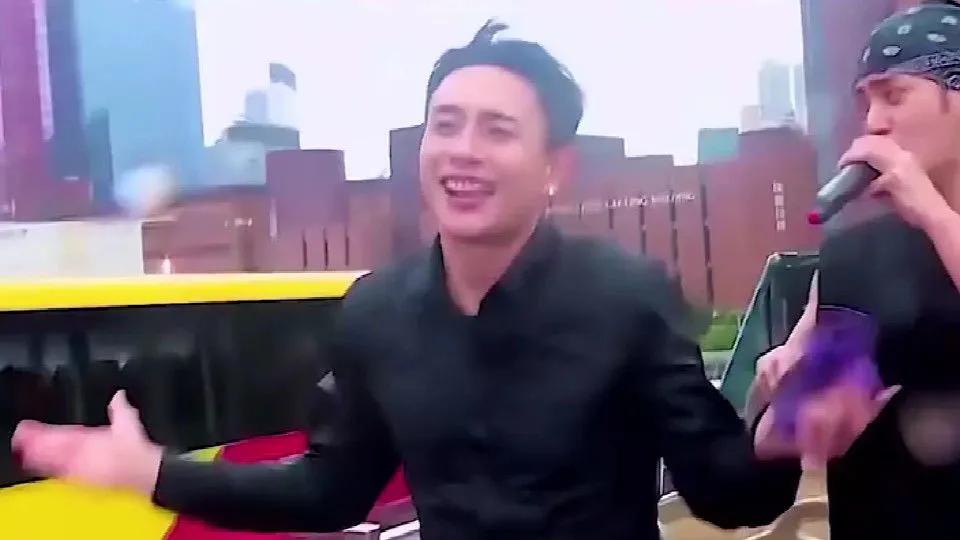 Bosco Wong dances the bus dance again: dance steps in time, awakening ...
