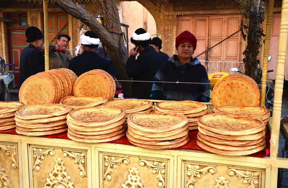 Xinjiang naan cakes are better than bread, but not many people sell ...