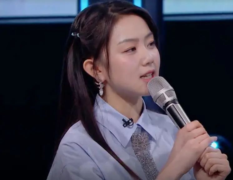 Being praised by He Jiong and Wang Hanli and winning over competitors ...