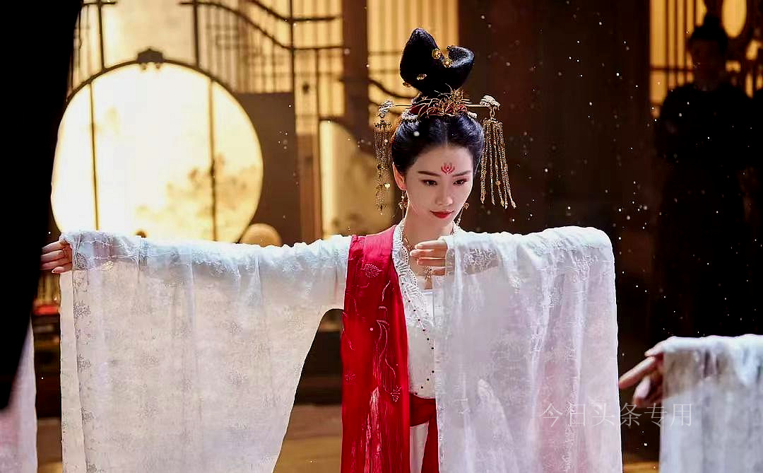 Liu Shishi learned ballet at the age of 6, and now at 35, she still ...