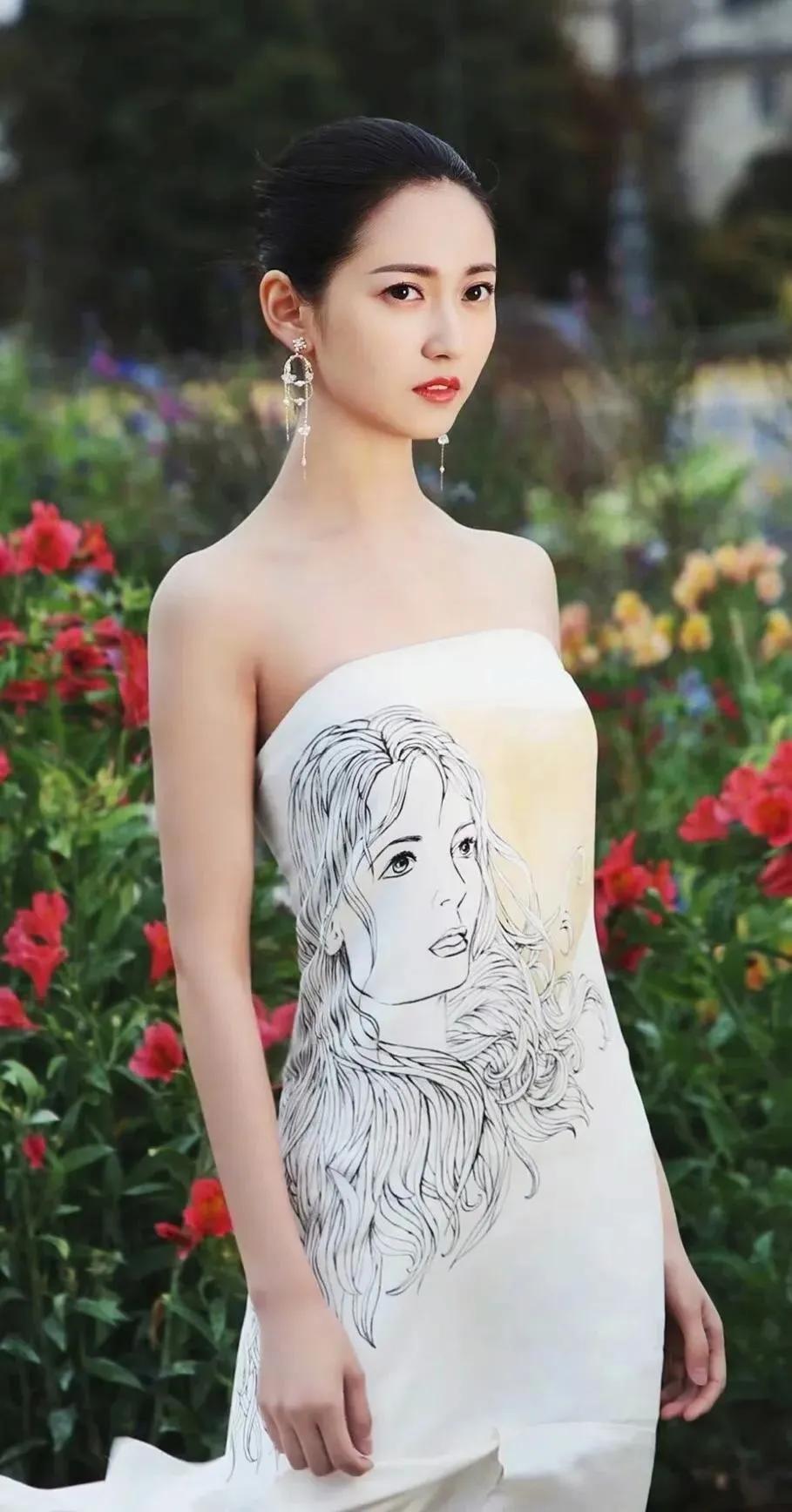 Chen Yuqi's stunning photo - iNEWS
